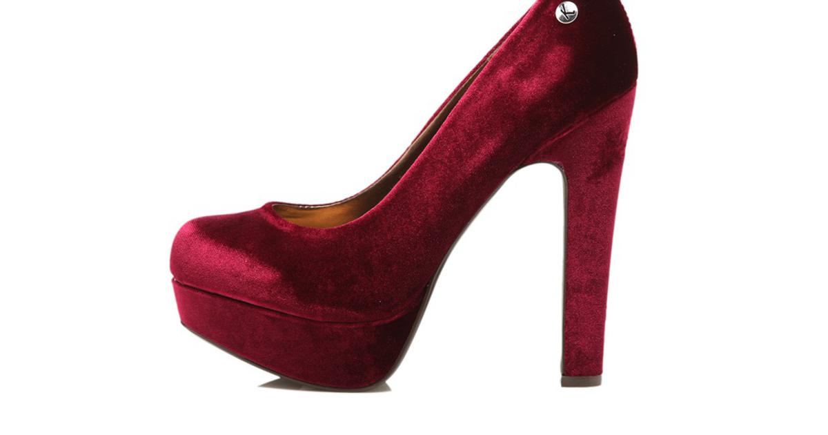 Seksi crvene salonke - Miss7.24sata.hr