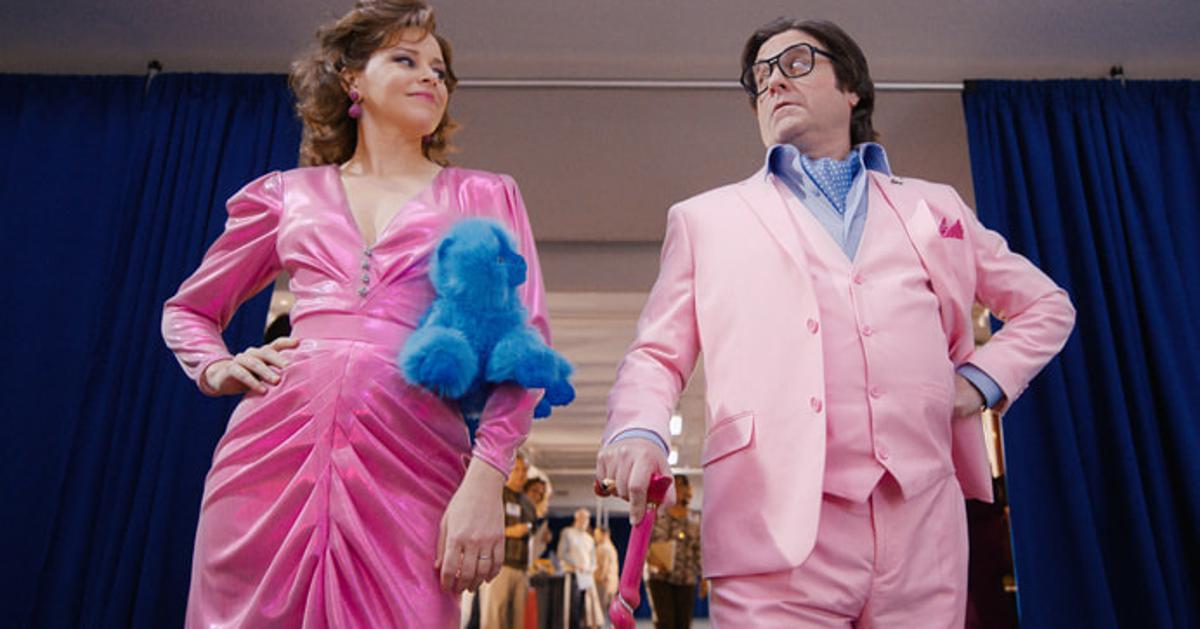 Film 'The Beanie Bubble' nostalgična je drama s Elizabeth Banks i Sarah ...