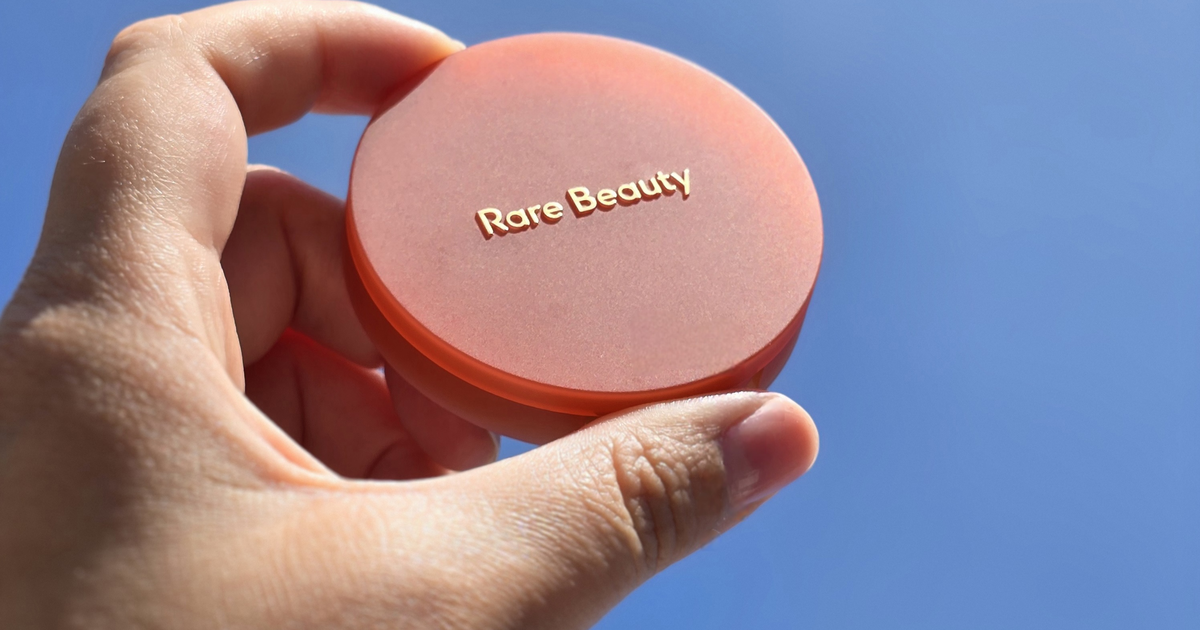 Testirala sam najnovije Rare Beauty rumenilo na +30°C! Evo je li zaista ...